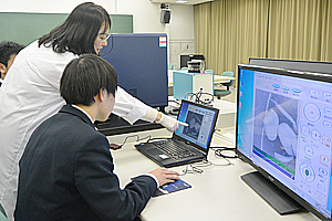 暁高校様対象 電子顕微鏡体験会の実施(2016-3-17) | イベント | 四日市大学生物学研究所